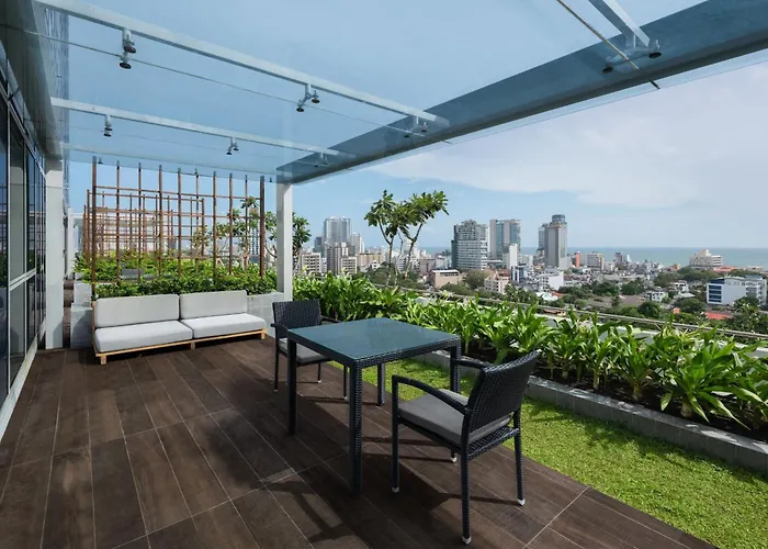 Courtyard By Marriott Colombo Hotel: 5 star Hotel with a Minimum Price ...